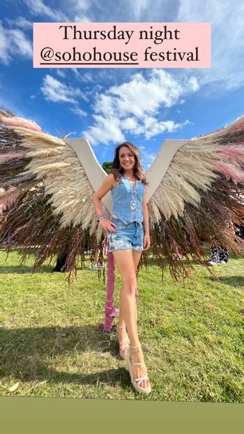 Laura Tobin Feet Aznudefeet