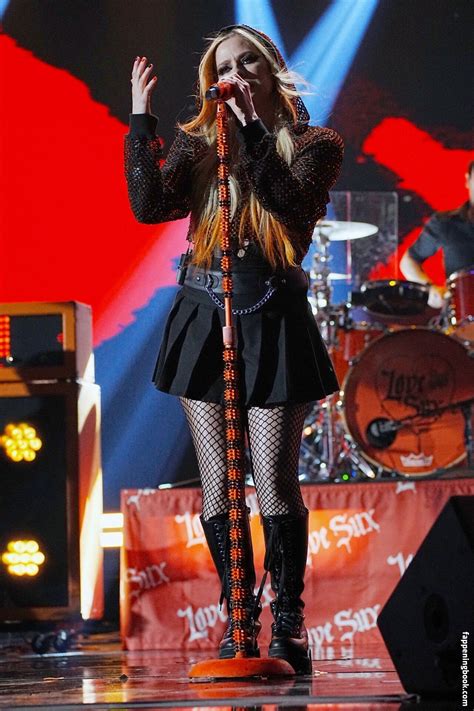 Avril Lavigne Avrillavigne Nude The Fappening Photo 2283885