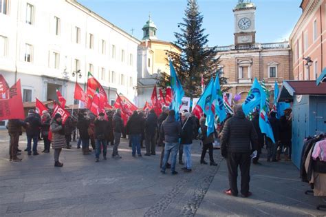 Cgil Cisl E Uil In Piazza A Ravenna Contro La Manovra Del Governo