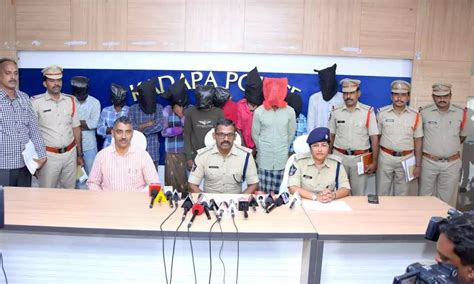 11 Member Ganja Smuggling Gang Held