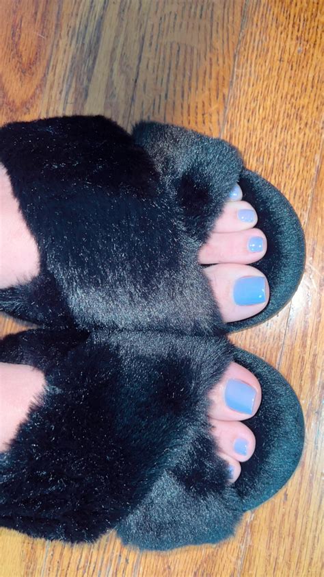 New Fuzzy Slippers 🥰 Oc Scrolller