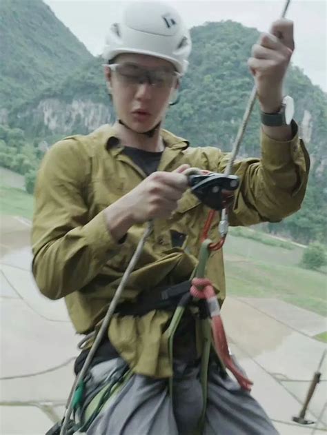 Wang Yibosuper Bulge In 2025 Hot Korean Guys Hey Handsome Handsome