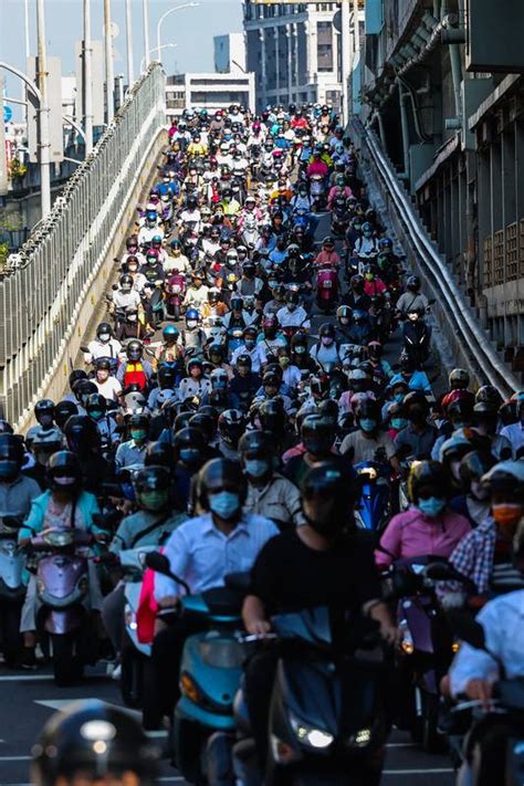 多雲到晴高溫炎熱 午後防雷陣雨圖 中央通訊社 Line Today