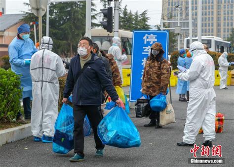 武汉客厅方舱医院132人出院新浪图片