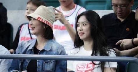 20岁女篮新门面近照曝光堪比模特身材颜值超李梦太美了 6park
