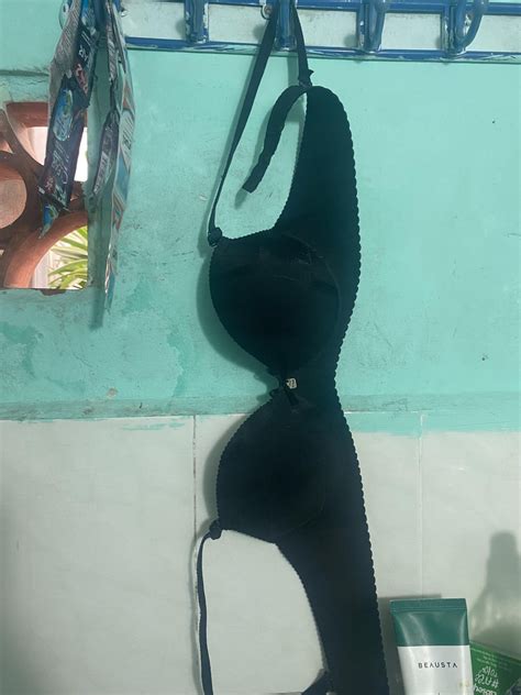 Gave My Neighbors Black Bra A Big Load In Her Bathroom Then Hanged It