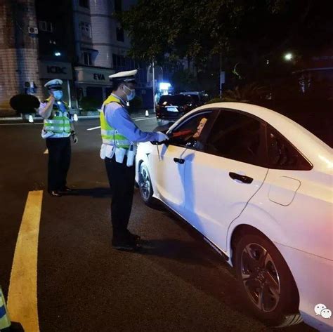 梁平交巡警支队开展夜间酒驾整治行动招聘进行屏锦镇