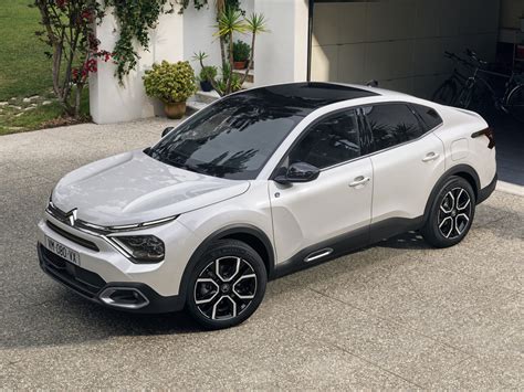 Citroën Unveils New ë C4 X Electric