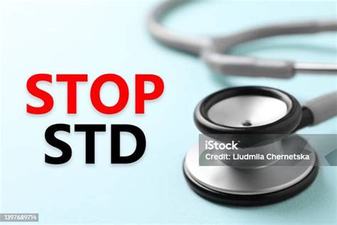 Teks Stop Std Dan Stetoskop Pada Latar Belakang Biru Muda Closeup Foto