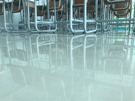 premium photo reflection of desks in classroom