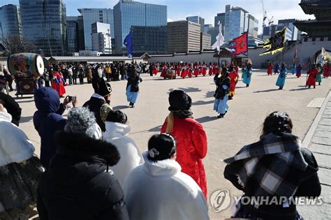 설 연휴 마지막 날 경복궁 연합뉴스
