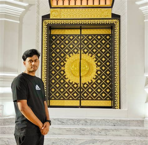 মাইজভাণ্ডারী তরিকা হচ্ছে প্রেমের তরিকাআদবের তরিকা। মাইজভাণ্ডারী তরিকা