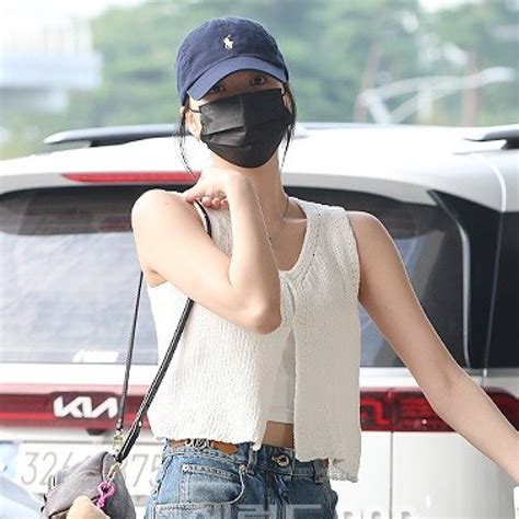 Content 르세라핌 홍은채 공항패션 베스트 Walaland왈라랜드