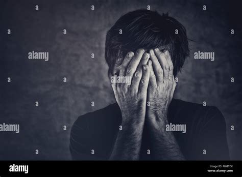 Trauer Verzweifelt Fotos Und Bildmaterial In Hoher Auflösung Alamy