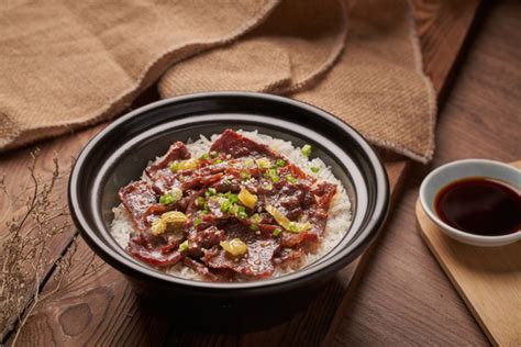 牛肉煲仔饭图片素材 牛肉煲仔饭设计素材 牛肉煲仔饭摄影作品 牛肉煲仔饭源文件下载 牛肉煲仔饭图片素材下载 牛肉煲仔饭背景素材 牛肉煲仔饭模板