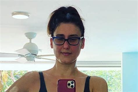 Paola Carosella Ostenta Boa Forma Em Foto Look Justo