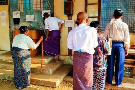 မင်းလှမြို့၌ အငြိမ်းစားဝန်ထမ်းများအား ပင်စင်လစာငွေများ ပုံမှန်ထုတ်ပေး
