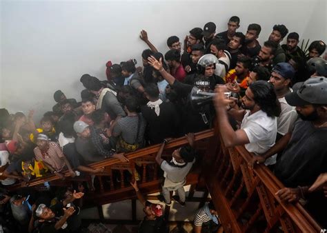 Protesters Storm Sri Lankan Demanding Resignation Of Prime Minister
