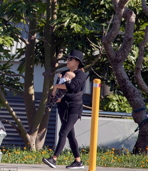 Eva Longoria Jets Into Brisbane With Her Newborn Son Santiago Daily Mail Online