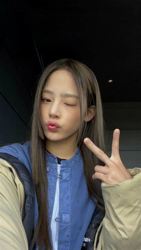 New Jeans Style Im Going Crazy Lost In Translation Attractive People Coquette Gal Kpop