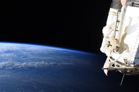 Космонавт NASA поделился завораживающим фото, как выглядит граница ...