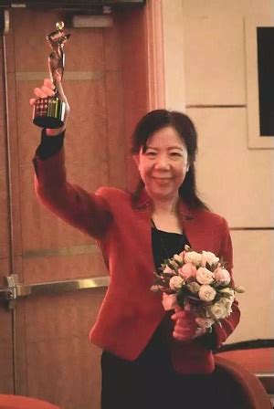 热烈祝贺罗颂平教授获中国最美女医师殊荣