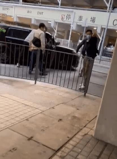 網片直擊 葵涌私煙車遭截險逃脫 探員扑爆玻璃拉司機 喝止「警察做嘢 走開！」 Lihkg 討論區