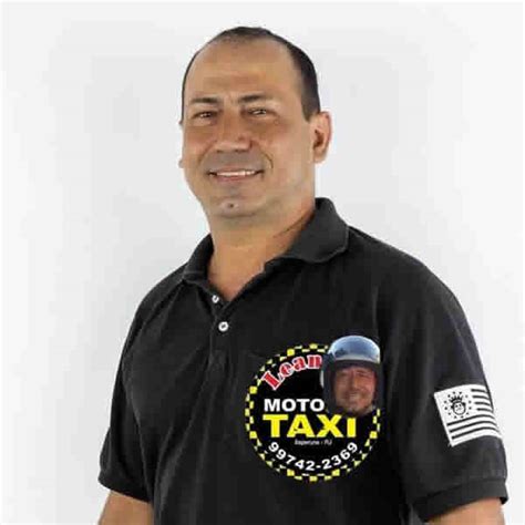 Motoboy morre após bater em traseira de carro parado em sinal de