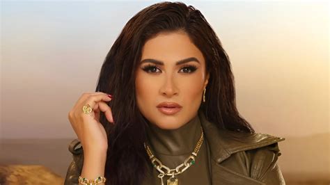 تعرّف على مفاجأة ياسمين عبد العزيز لجمهورها فوشيا