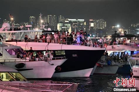 周杰伦香港演唱会气氛热烈 场外粉丝人山人海凤凰网