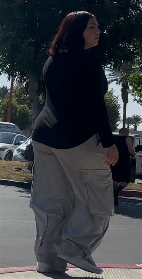 Girl At Gym Big Ass In Sweatpants W Bf Spandex Leggings And Yoga Pants