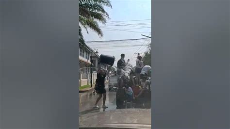 ฝรั่งกดน้ำที่หลวงพระบางสนุกสนานกันใหญ่ Laos สาวลาว วิถีคนลาว วิถี