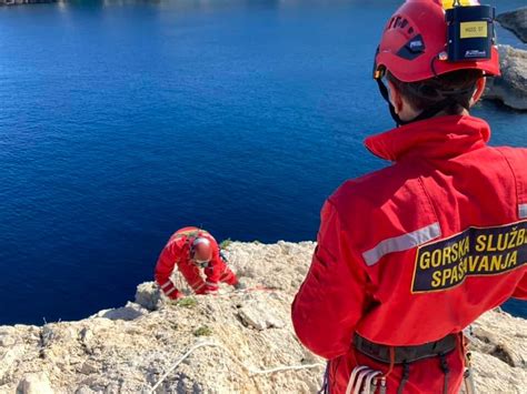 Hgss Naručuje 1200 Vodoodbojnih Jakni I Hlača Prigorski Hr