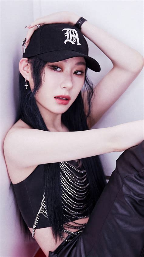 Chaeryeong 채령 Lee Chae Ryeong 이채령 ITZY Kpop 있지 Korean Girl Group
