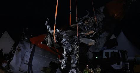 제주항공 참사 원인 조사 속도…사고기 엔진 인양 종합
