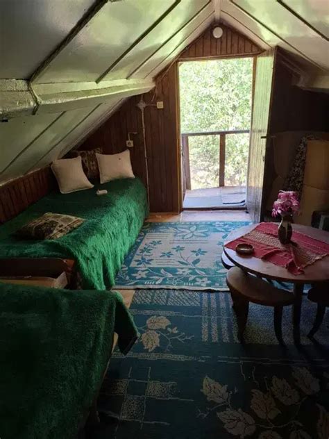 Продавам малка двуетажна къща с Ярославци Област Перник