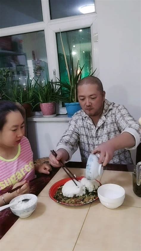 Fantastic Funny Husband And Wife Eating Food Husband Food
