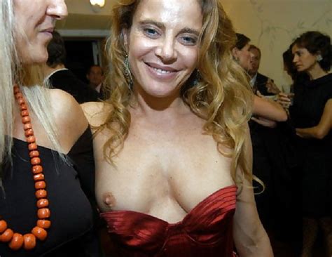 Downblouse And Nipple Slips 32 Porn Pictures Xxx Photos Sex Images