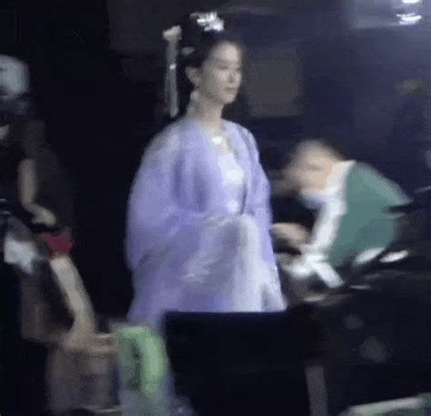 刘诗诗新剧紫衣路透仙气飘飘 清冷灵动气质绝佳 搜狐大视野 搜狐新闻