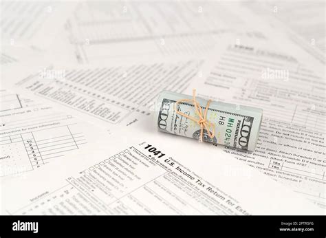 1041 Us Income Tax Return For Estates And Trusts Form With Roll Of