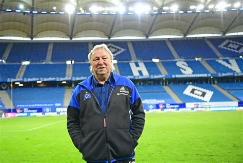 Unterschrift in Sicht Hrubesch vor Verlängerung beim HSV