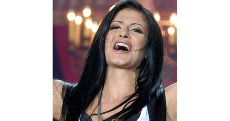 Анелия на топло за месец