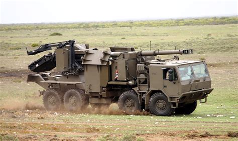 South Africans Latest Howitzer Acquisition The Denel T5 52 Is A 52