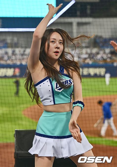 `경기장의 꽃` 치어리더 열전 사진 삼성 치어리더 김가현 만원 관중에 더 신나게 Zum 뉴스