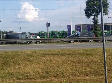 Auto na boku na S8 Droga całkowicie zablokowana Warszawa W Pigułce
