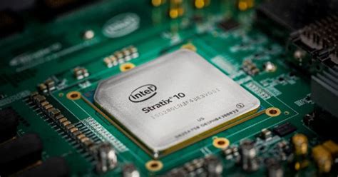 Intel prezentuje układ programowalny z rekordową liczbą tranzystorów