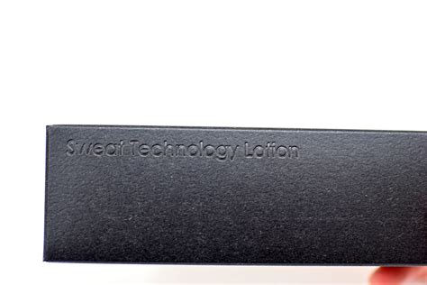 化粧箱の表面加工 箔押し（ホットスタンプ） 化粧箱・紙箱なら 東都紙器工業株式会社