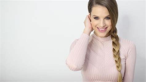 How To Braid Your Hair Beginners Guide To Braiding Your Hair Luxy