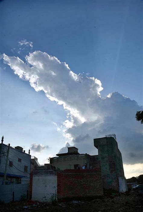 An Attractive View Of Sun Rays Pass Through The Thick Clouds