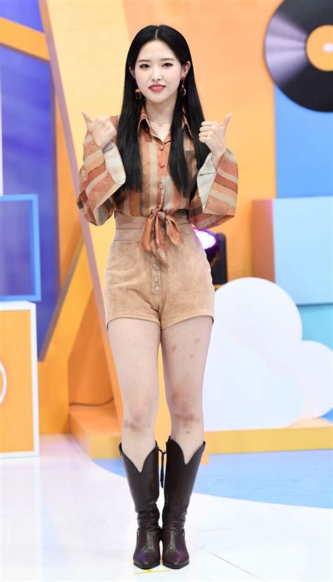 Pin By Frederico Hartmann On LOONA Asian Girl Cute Fashion Olivia Hye